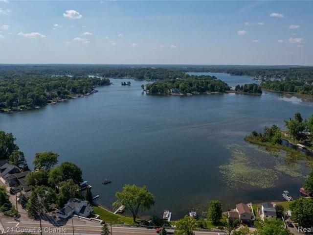 7224 Andersonville Rd, Independence, MI 48346
