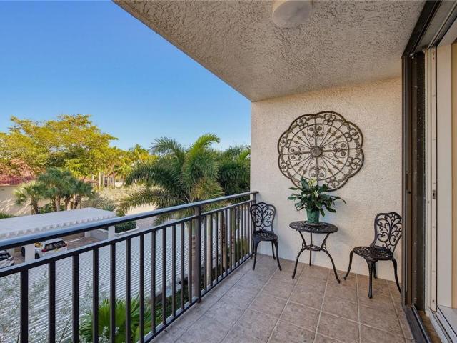 7225 Pelican Bay Blvd, Unit 305, Naples, FL 34108 | MLS #226010