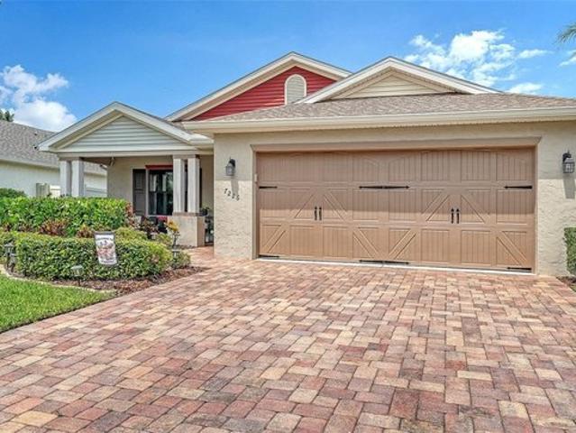 7226 34th St E, Sarasota, FL 34243