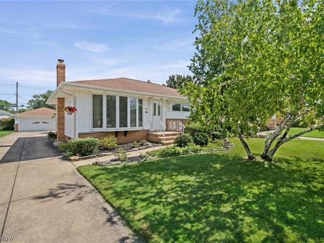 7227 Oakwood Rd, Parma, OH 44130