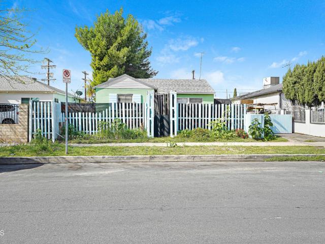 7227 Camellia Ave, Los Angeles, CA 91605 | Compass