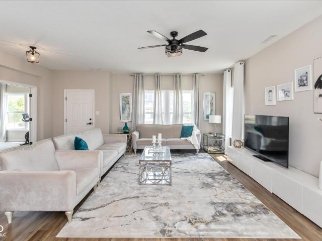 7228 Lockford Walk N