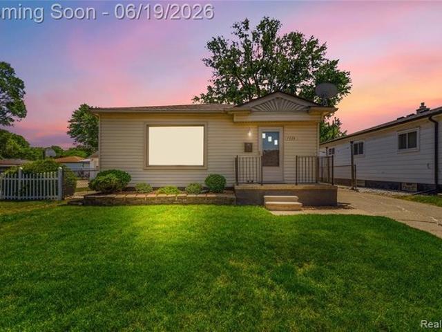 7228 Sterling St, Center Line, MI 48015