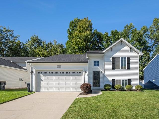 72292 Beacon Ct, South Haven, MI 49090