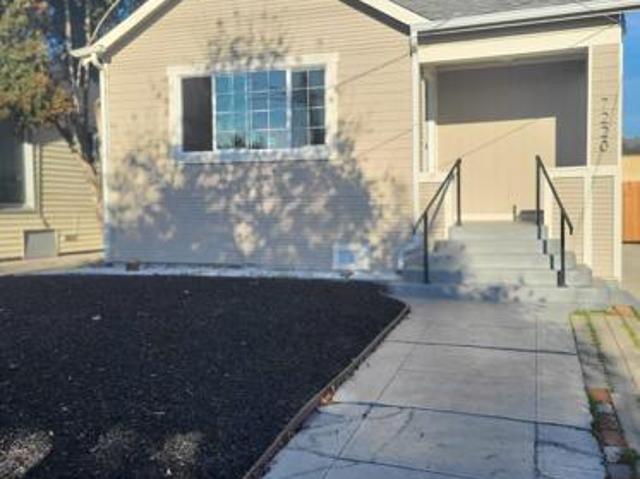 7220 Arthur St, Oakland, CA 94605