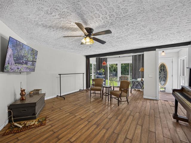7220 Friendly Road