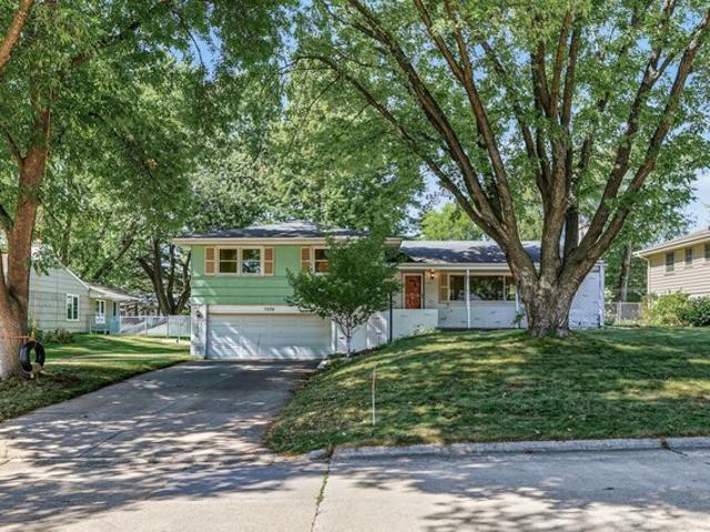 7220 W Shore Dr, Edina, MN 55435