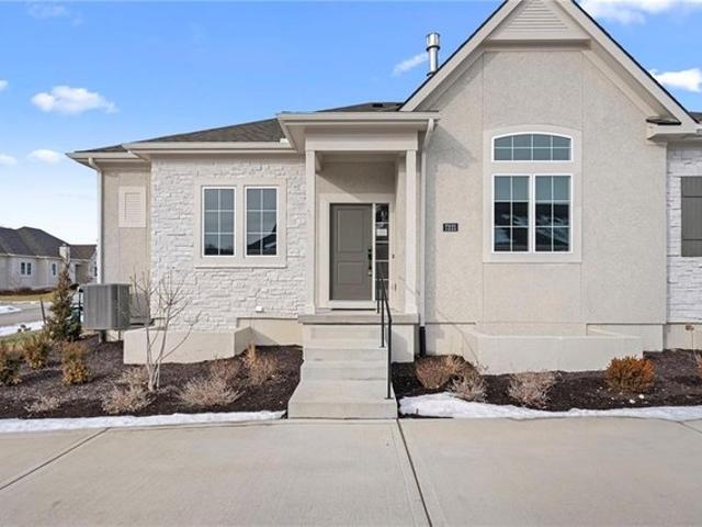 7221 Allman Dr, Shawnee, KS 66217