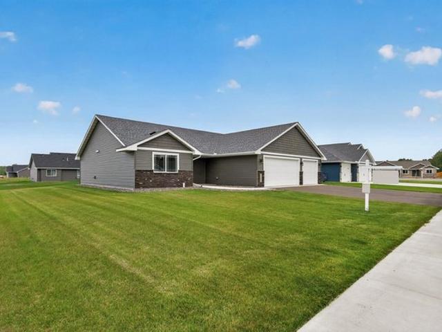 7222 Hawthorne Ct, North Branch, MN 55056