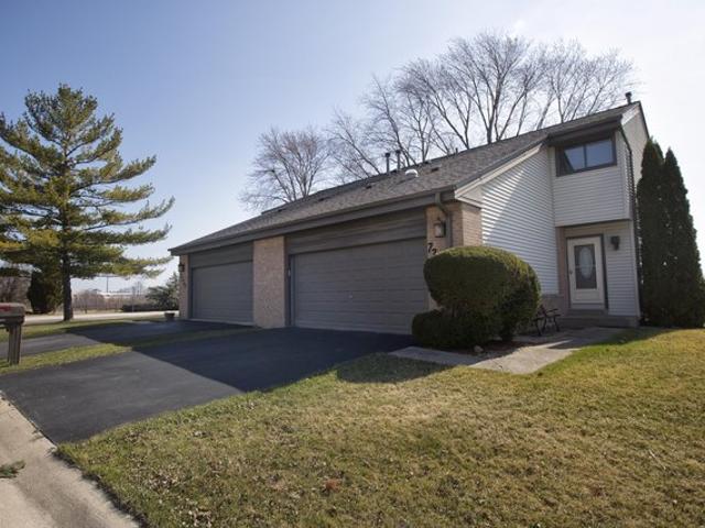 7222 S Delaine Dr, Oak Creek, WI 53154