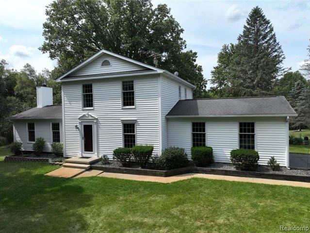 722 7 Mile Rd, Northfield Township, MI 48189