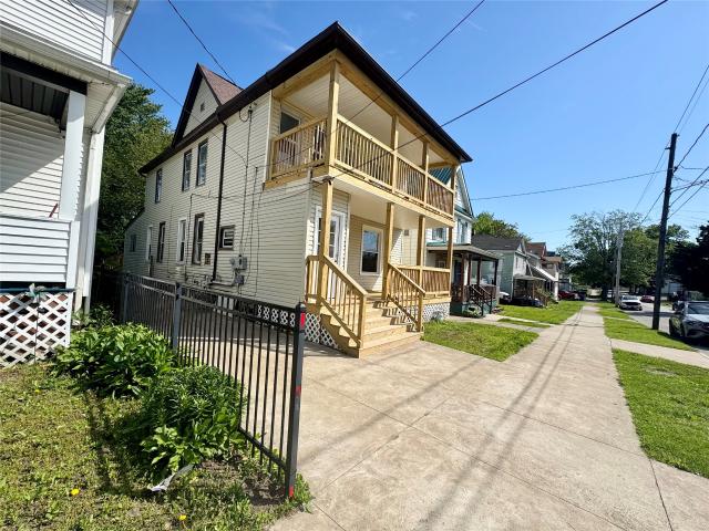 722 E 7TH Street