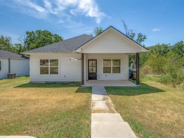 722 E Woodard St, Denison, TX 75021