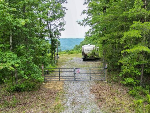 722 Flat Top View Ln, Wilder, TN 38589