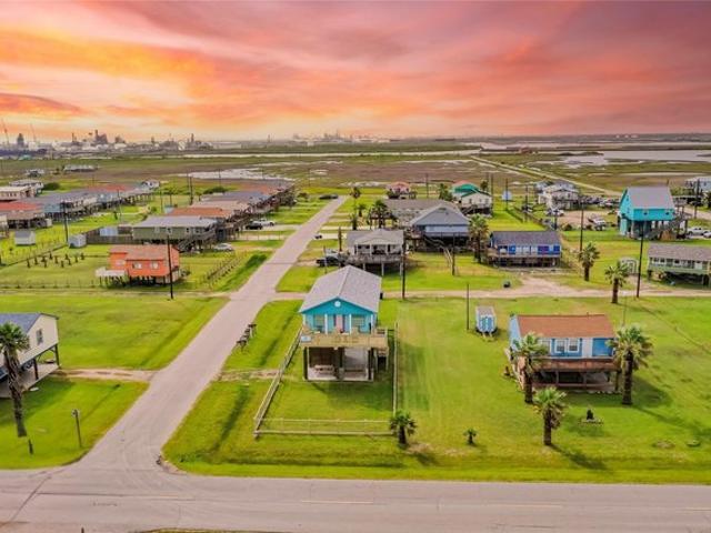 722 Ft Velasco Dr, Freeport, TX 77541