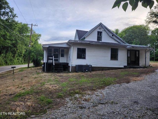 722 Hendrickson St, Clinton, TN 37716