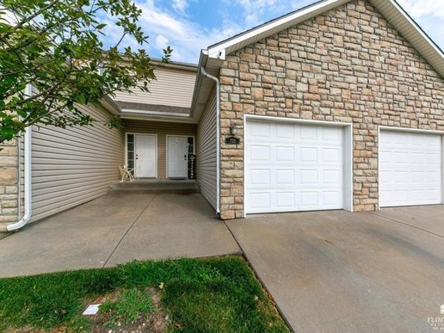 722 Oakbrook Pl, Manhattan, KS 66503