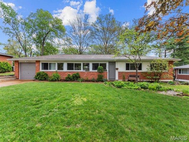 722 Lantern Ln, Olivette, MO 63132