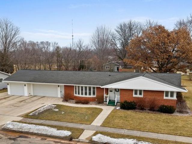 722 Lee Ave, Brillion, WI 54110