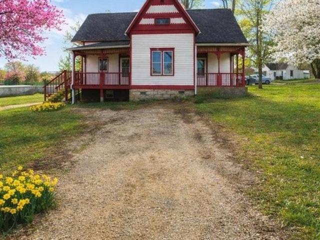 722 Maple St, Mountain Grove, MO 65711