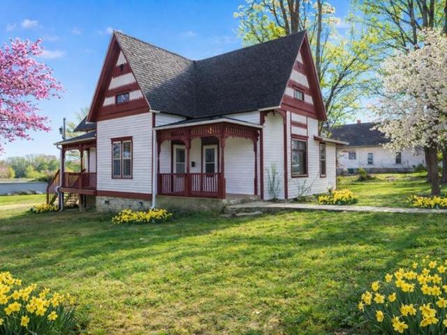 722 Maple St, Mountain Grove, MO 65711