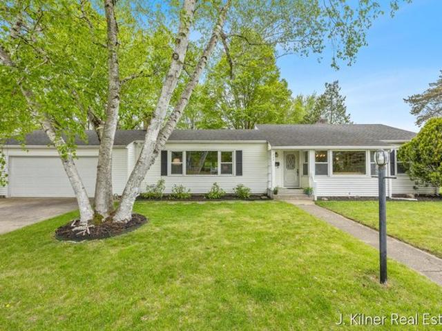 722 N Hudson St SE, Lowell, MI 49331