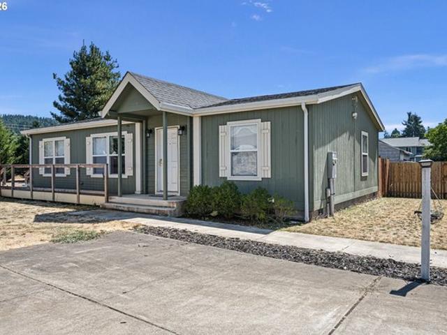 722 S 8th St, Cottage Grove, OR 97424