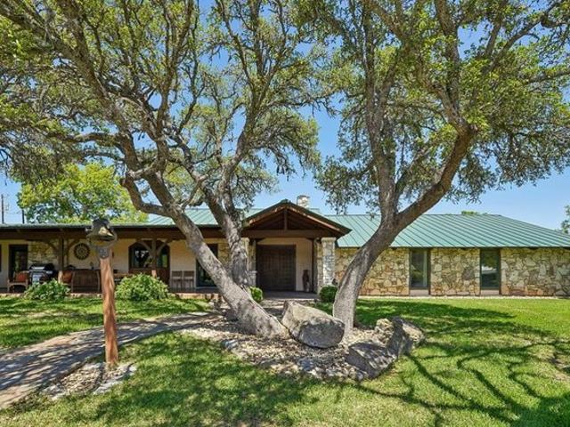 722 W Lacey Oak Pkwy, Harper, TX 78631