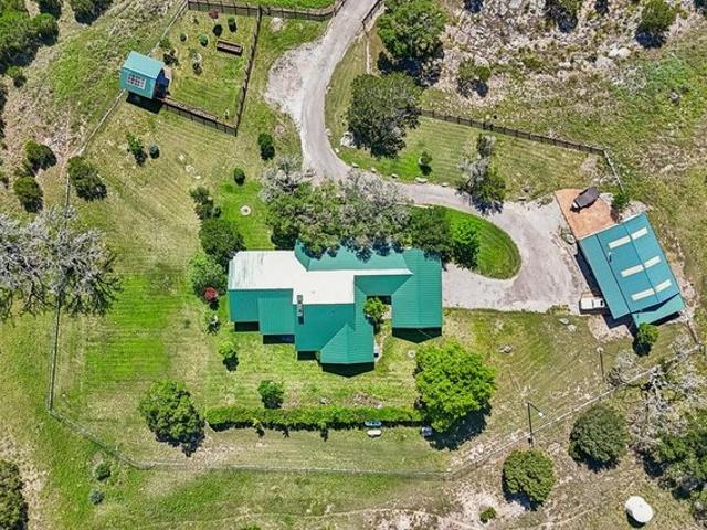 722 W Lacey Oak Pkwy, Kerrville, TX 78028