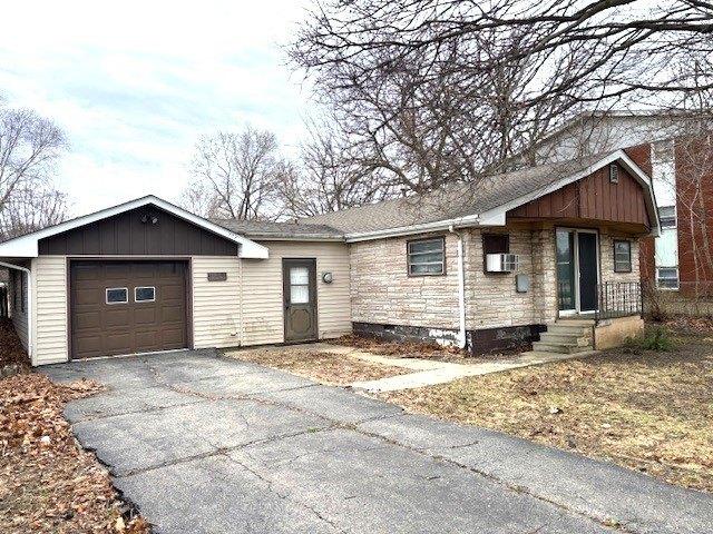 722 W South St, Plano, IL 60545