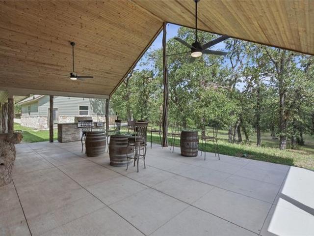 722 Three Skillet Rd, Springtown, TX 76082