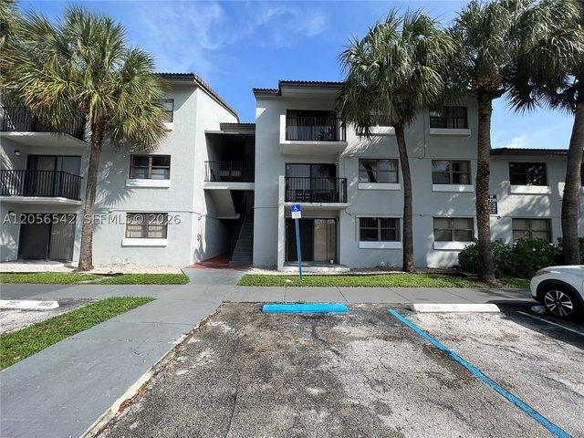 7235 NW 179th St Apt 104, Hialeah, FL 33015