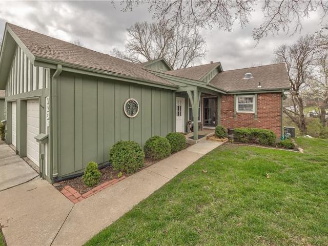 7236 Mastin St, Shawnee, KS 66203 | MLS #2614 | Compass