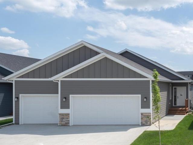 7237 E Waters Edge Pl, Sioux Falls, SD 57110