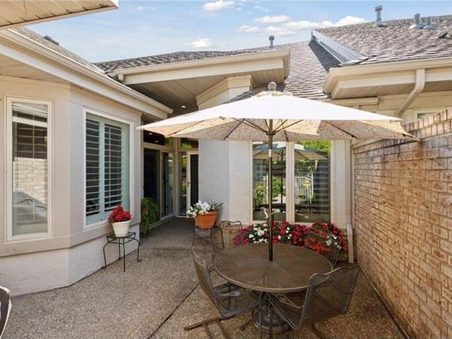 7238 Lewis Ridge Pkwy, Edina, MN 55439