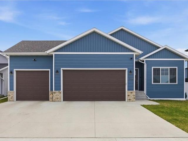 7238 27th St S, Fargo, ND 58104