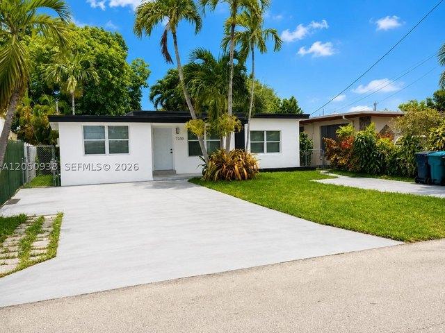7239 NW 3rd St, Miami, FL 33126