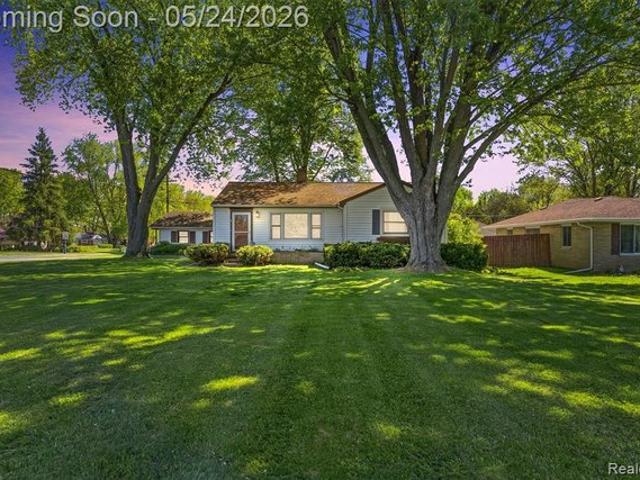 7230 N Center Rd, Genesee, MI 48458