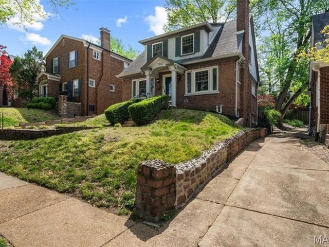 7232 Northmoor Dr, University City, MO 63105