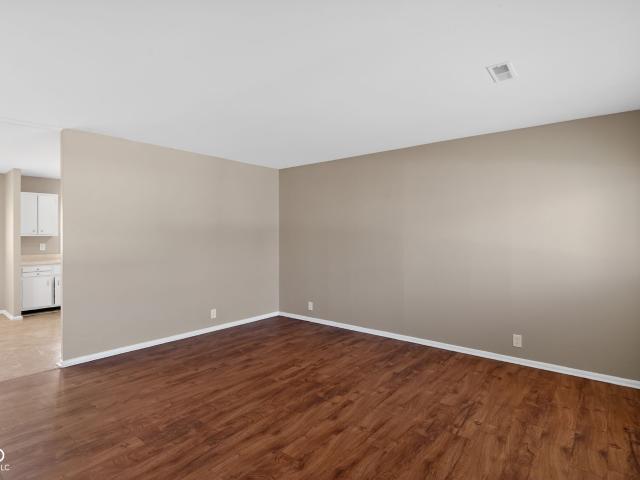 7233 E 34th Place
