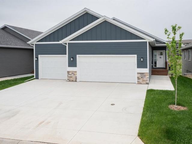 7233 E Waters Edge Pl, Sioux Falls, SD 57110