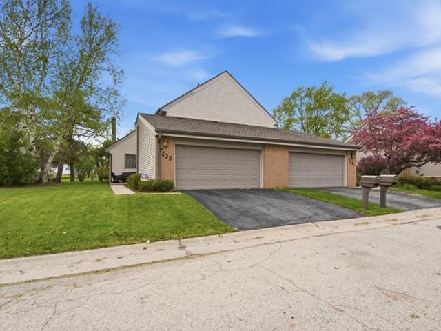 7233 S Delaine Dr, Oak Creek, WI 53154