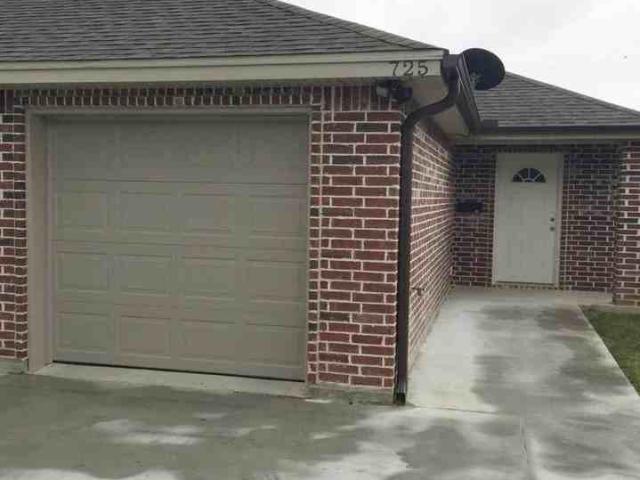 723 725 N 10th St 3 Bedroom Apartment for Rent at 723 N 10th St, Nederland, TX 77627