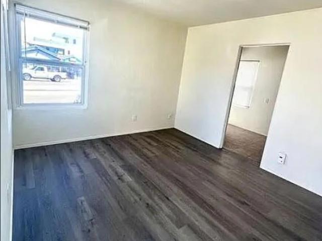 723 725 Sunset Court