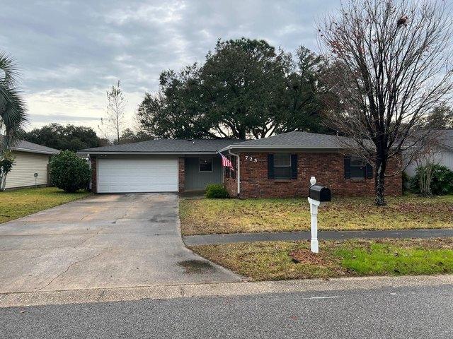 723 Clark Dr NW, Fort Walton Beach, FL 32547
