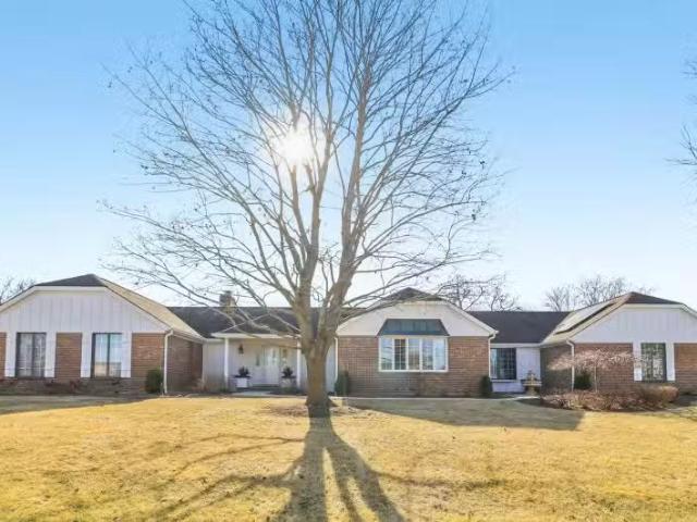 723 Beacon Dr, Lake Barrington, IL 60010 MLS 12290583