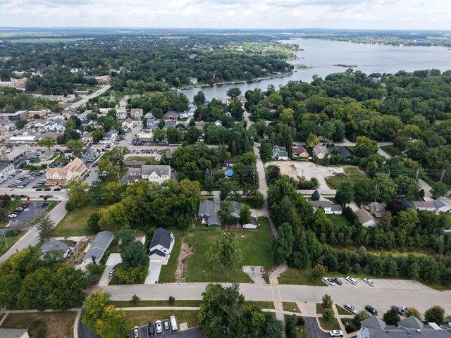 723 Division St, Delafield, WI 53018