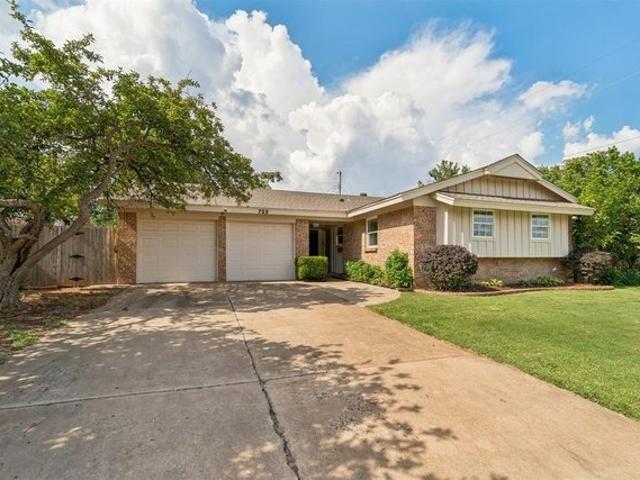 723 E 27th Pl, Edmond, OK 73013