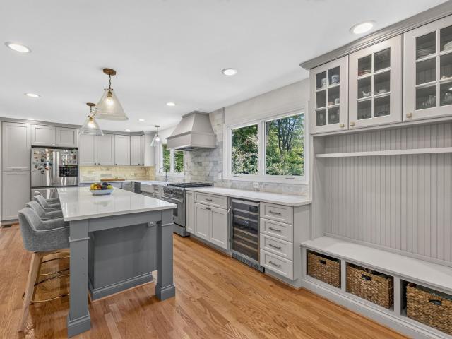 723 Forest Ridge Drive, Great Falls, US, VA
