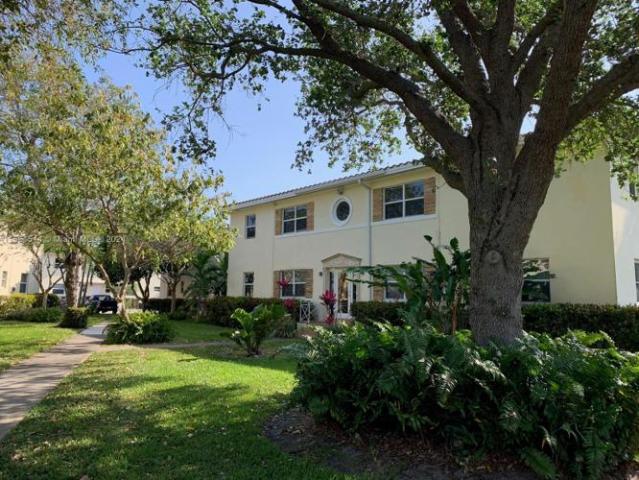 723 NE 91st St #3C, Miami Shores, FL 33138